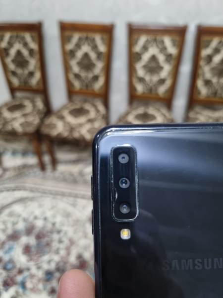 Samsung a7(2018), 4/64гб