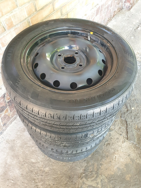 Продаётся шины Kumho и заводские диски от Джентры