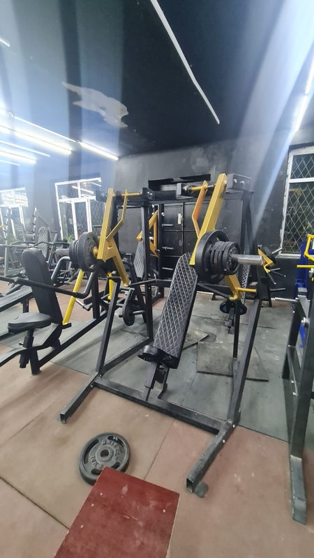 Trenajerlar sotiladi holati yahshi polga rezina 180 kvadrat ham qoshib