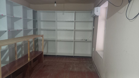 Do'kon uchun mebel sotiladi srochna