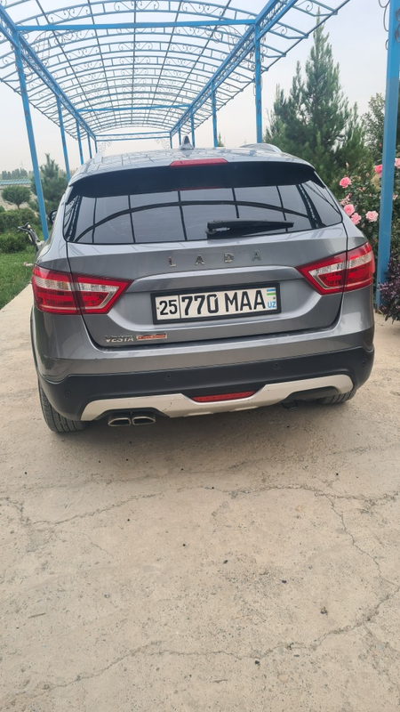 Lada vesta sw cross