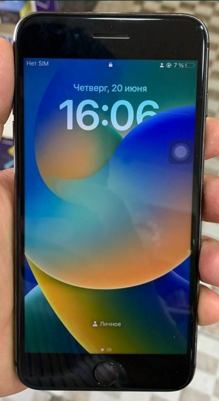 Iphone 8plus .rangi qora