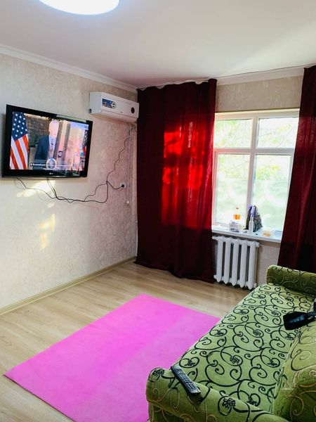 Продаётся Космонавтов метро 1 ком квартира