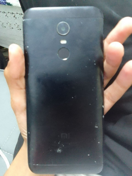 Redmi 5+ bor sotiladi