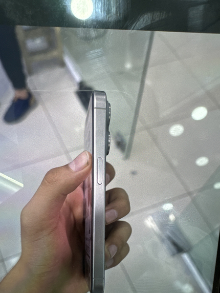 15pro 98% 256gb CHA 2sim karopka holati yaxshi kabeli bor