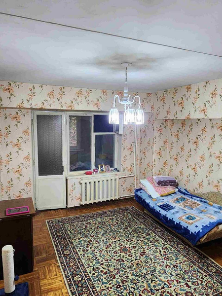 Срочно продается 3х комнатная квартира  р.Мирзо Улугбек (МНМ)