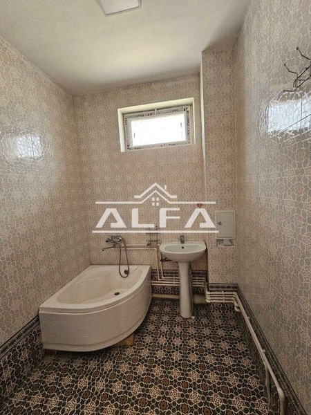 2 xonali 76m² 5-qavat sotiladi.
