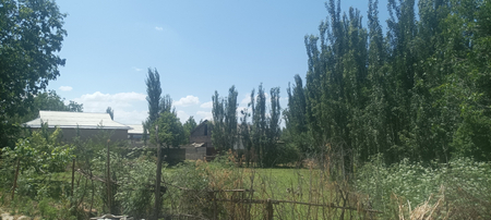 Участка сотилади. Продаётся Участок 10соток.
Рядом есть вода Газ есть