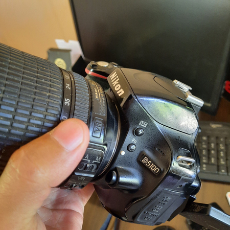 Nikon D 5 100 sotiladi