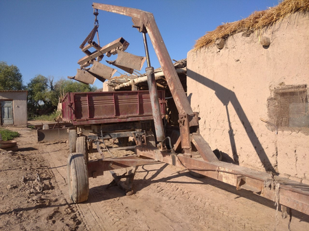 Traktor MTZ hamma narsasi bilan sotiladi