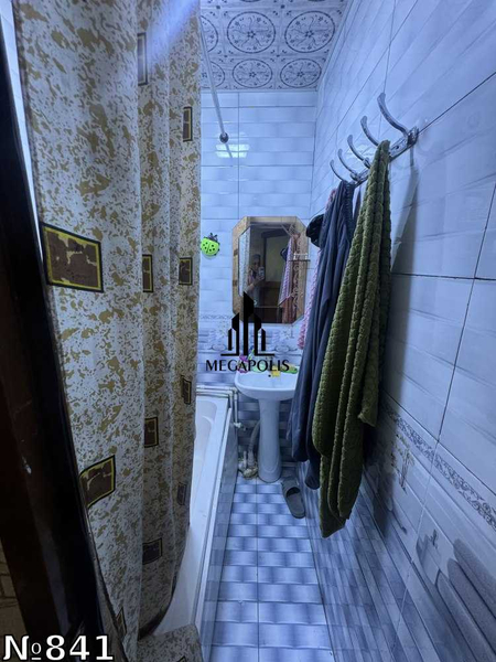 Chevar tomondan 2 xonali kvartira sotiladi №841