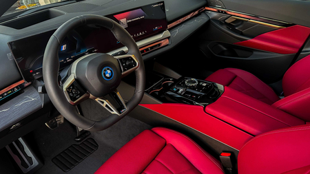 Продам новый BMW XM Гибрид