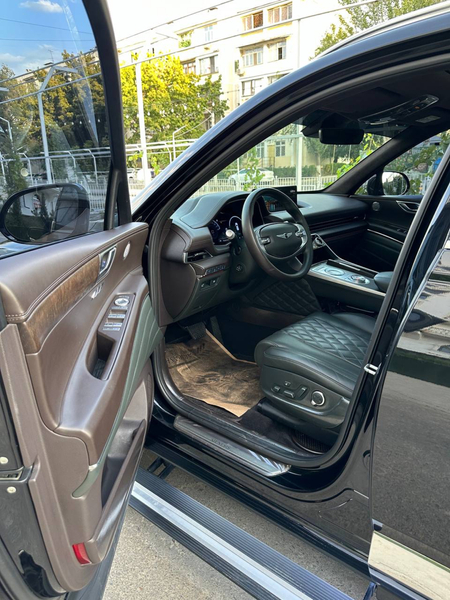 Автомобиль Genesis GV80
