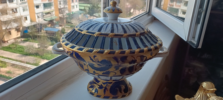 Редкая красивая супница.
