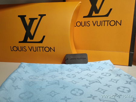 Нежные платки DIOR Luis Vuitton