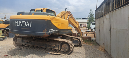 Продаетс Экскаватор Hyundai 220 гусеничный