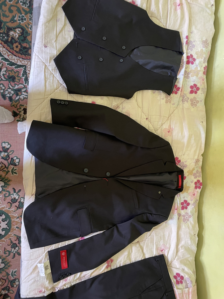 Kastyum 46 razmerli 500ming beraman oladiganla tel qisin
