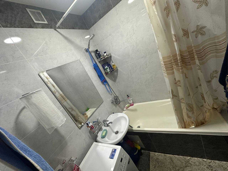 2/2/4 на 6 квартале, 2х6 балкон, кирпич