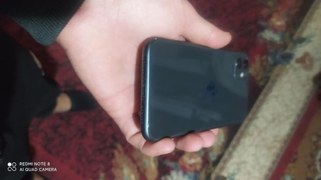 Iphone 11 64gb 75yomks xc nmas almawmaga orqa krwka 2sm ozgina snga