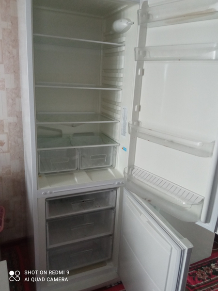 Продаётся индезит холодильник