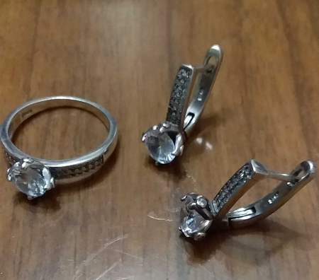 Серебряный комплект продаётся