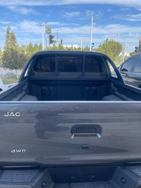 JAC T8   kafolati 1 yil