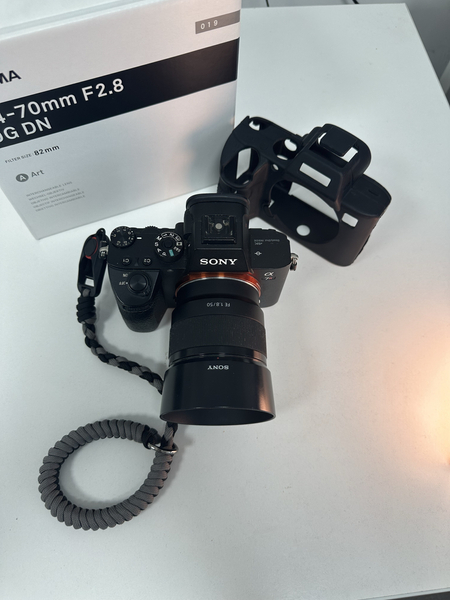 Sony A7 r3 Sony+50mm f1.8 sotiladi