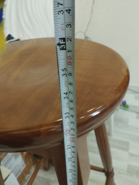 Продаются барные стулья 3 шт. Изготовлены из ореха.