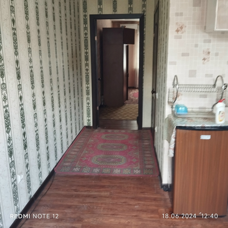 Очень срочно продается 1 ком.квартира на Карасу-6 рядом базар Авайхон