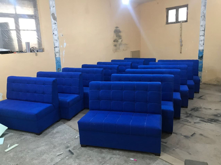Kafe va restaran uchun ajoyib mini divanlarimiz bor