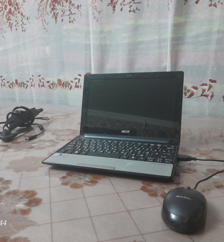 Netbook sotiladi: