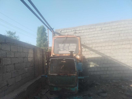 Traktor sotiladi