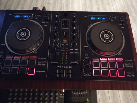 Диджейский пульт DDJ_RB Rekordbox