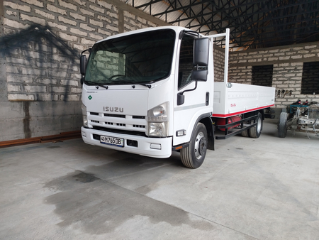 Isuzu avtobusdan yasalgan 2010 yil