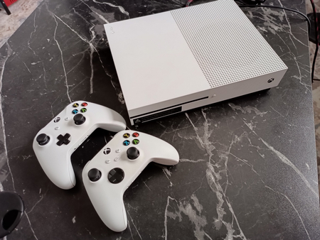 Xbox One S игровая приставка