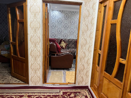 2 хонали 1 -этажда жойлашган жихозланган квартира ижарага берилади ОИЛ