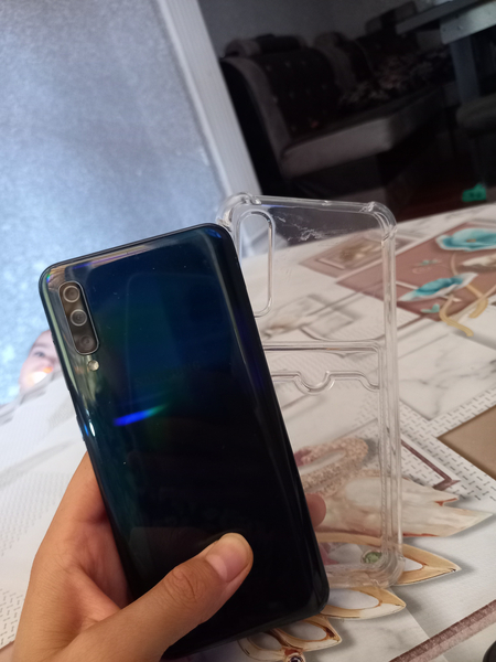 Samsung a 50 holati yaxwi
