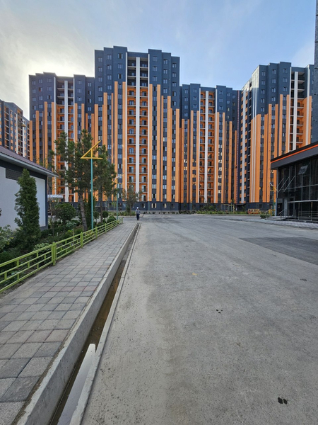 .Продам 2комнатную 57м2 Разделный новостройка санузел тоже балкон 1х3м