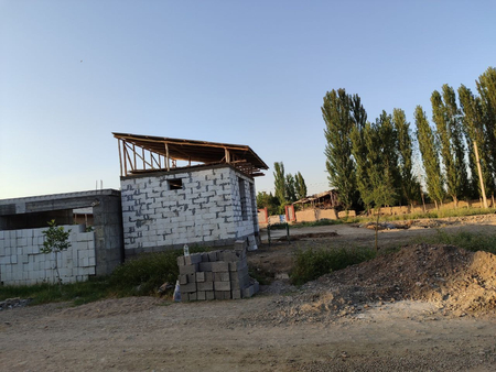 Продам участок с одной комнатой участок находится наманганский район