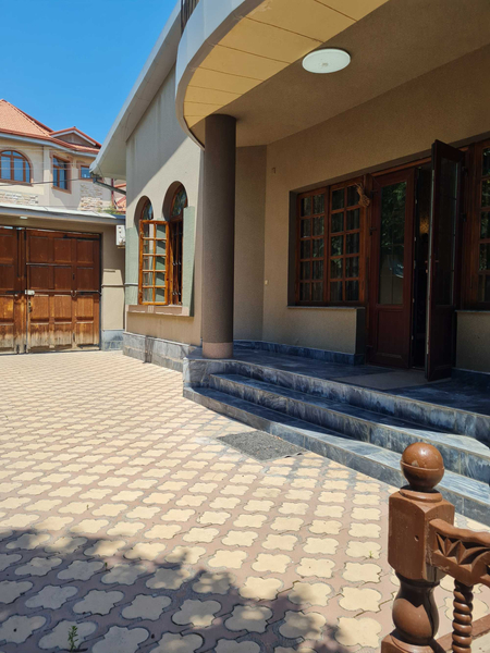 Аренда Ивлива ,Минглар 6 сот .2100уеАвторский  ремонт.350м2