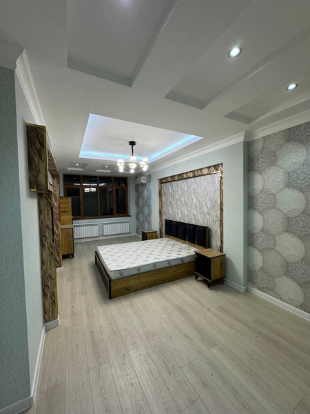 Продам квартиру Ц-5 Пожарка метро минор 4х ком 215м2