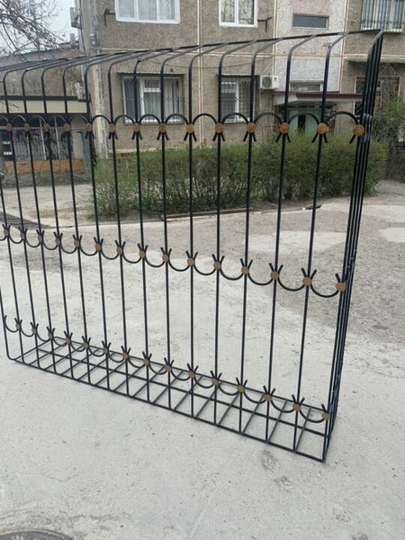 Решетки, ограждения, Перила