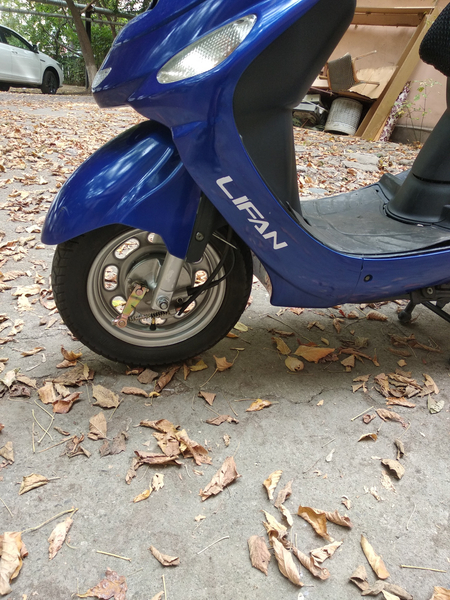 Продаю скутер марки Lifan 80cc с маленьким пробегом 2200км .