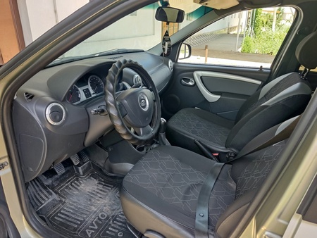 Lada largus cross
