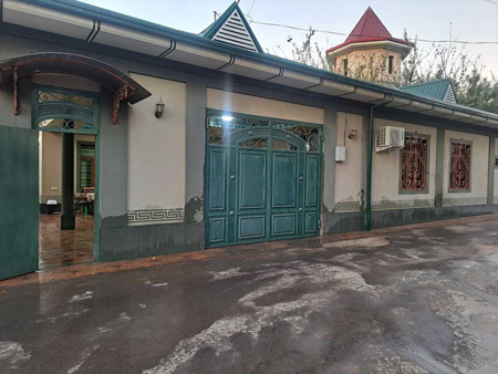 Sergeli Xonabod da 3 xonali fayzli Yevro remont hovli ijara beriladi