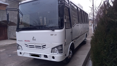 Isuzu avtobus sotiladi
