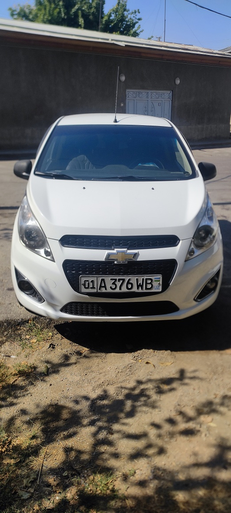 Chevrolet spark.