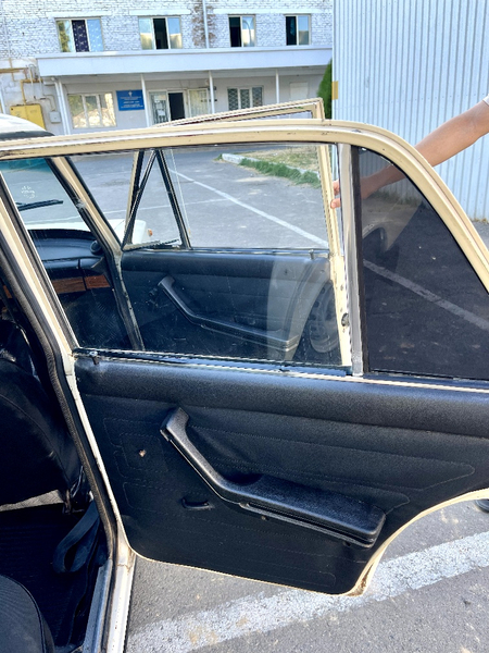 Vaz 21011 srochna sotiladi