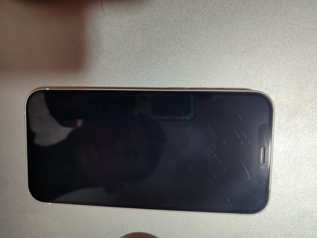 Iphone 12. Rangi oq! .