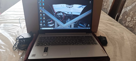 Lenovo  идиални идиялни састаяна CORE i5  8/512 гб каропка мишка сумка